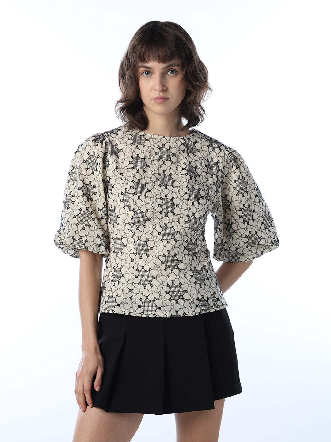 Embroidered Puff Sleeves Top